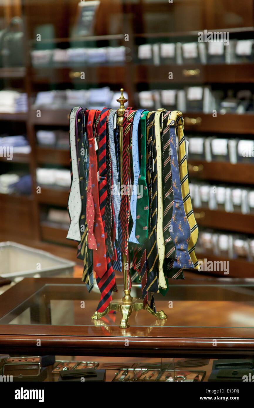 Clothing store sale latin america hi-res stock photography and images ...