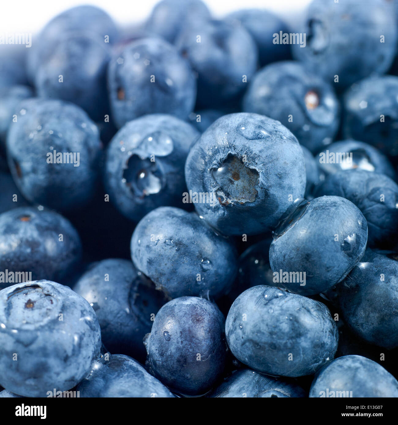 Blueberries for sale at a market stall Stock Photo - Alamy