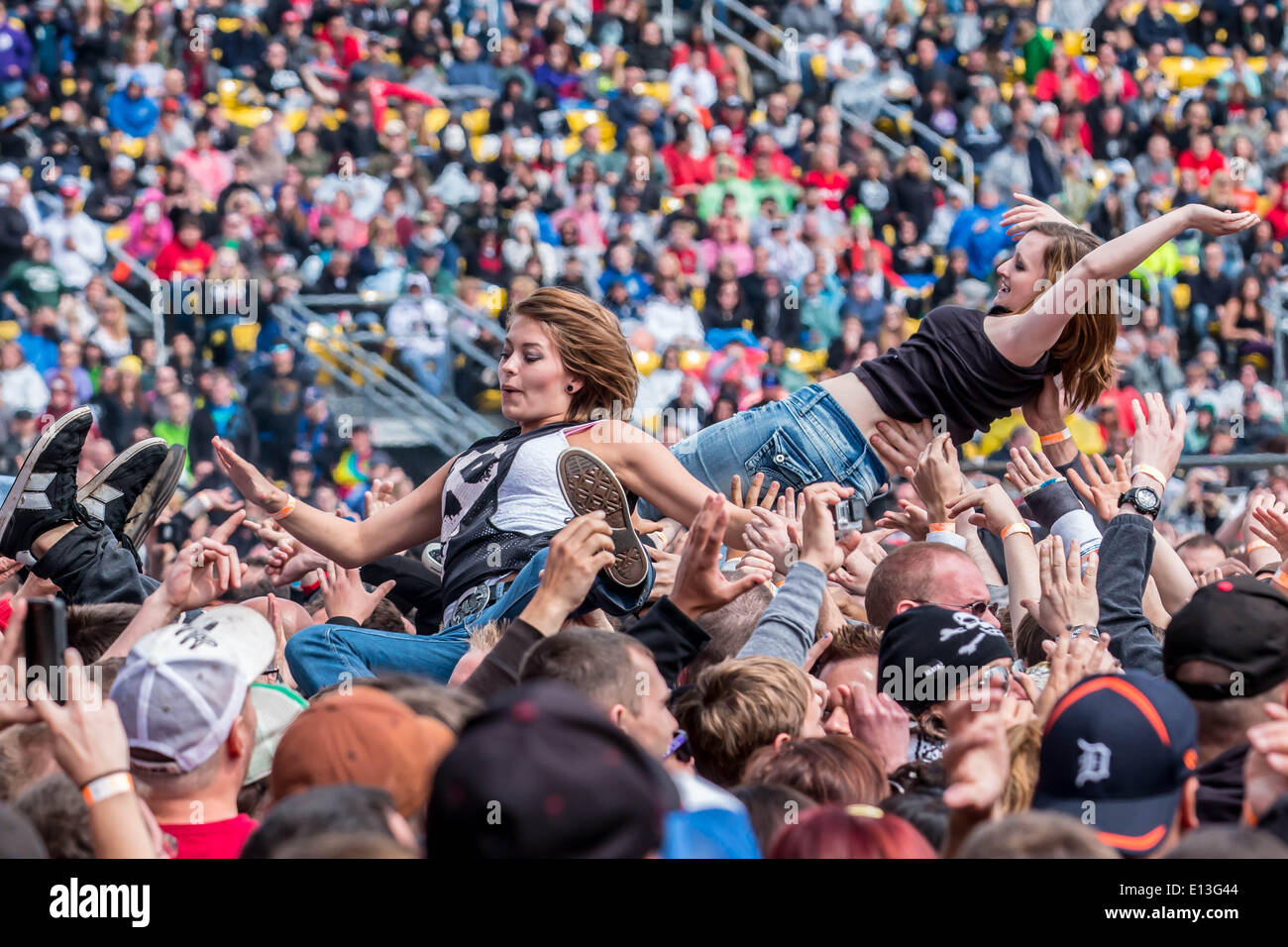 Crew stadium concert crowd hi-res stock photography and images - Alamy