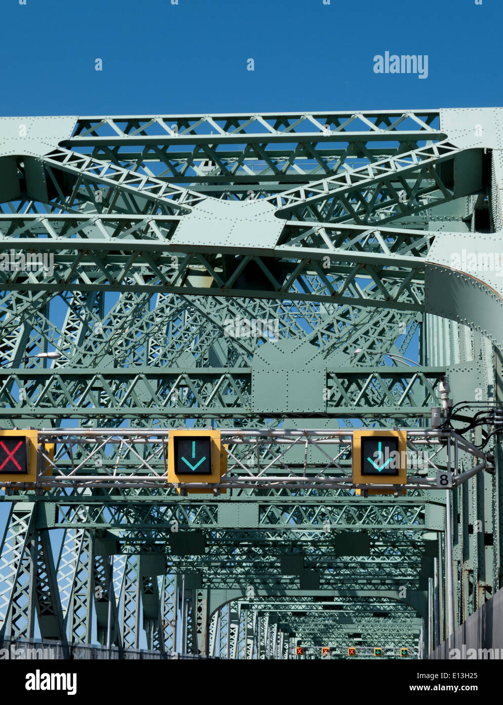 Connection direction sunny arrow hi-res stock photography and images ...