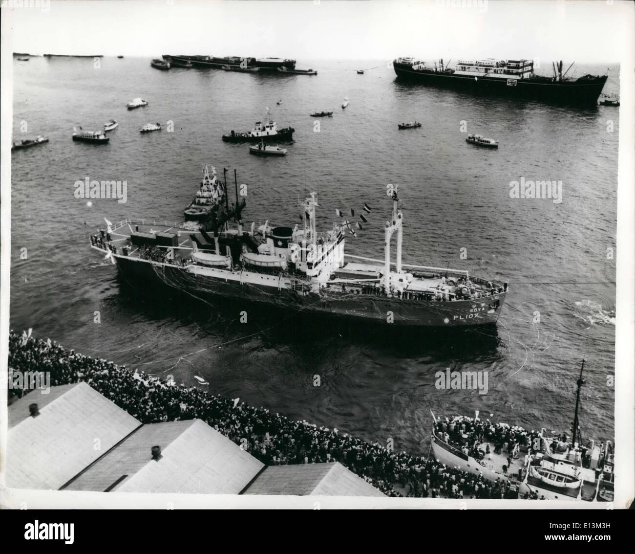 Mar. 22, 2012 - Japanese expedition off the Antarctic. The 2,736 - ton ...