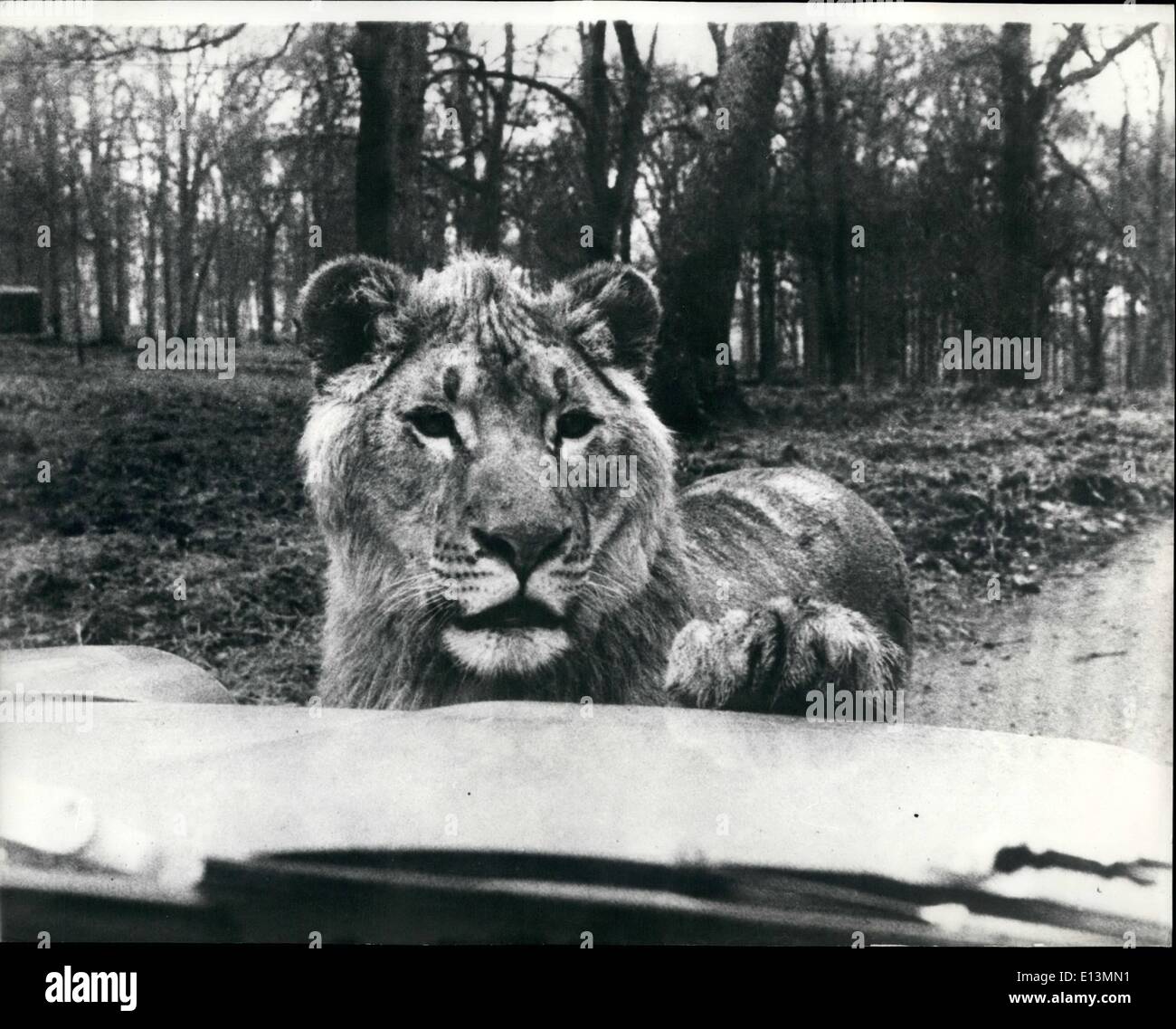 Saying hello or goodbye hi-res stock photography and images - Alamy