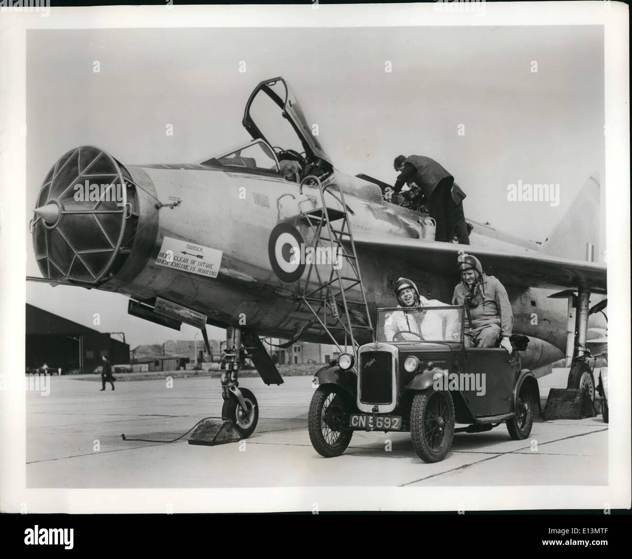 Top speed 40 kph or 25 mph hi-res stock photography and images - Alamy