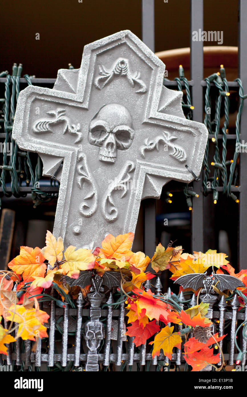 Statue of gravestone at a window basket Stock Photo - Alamy