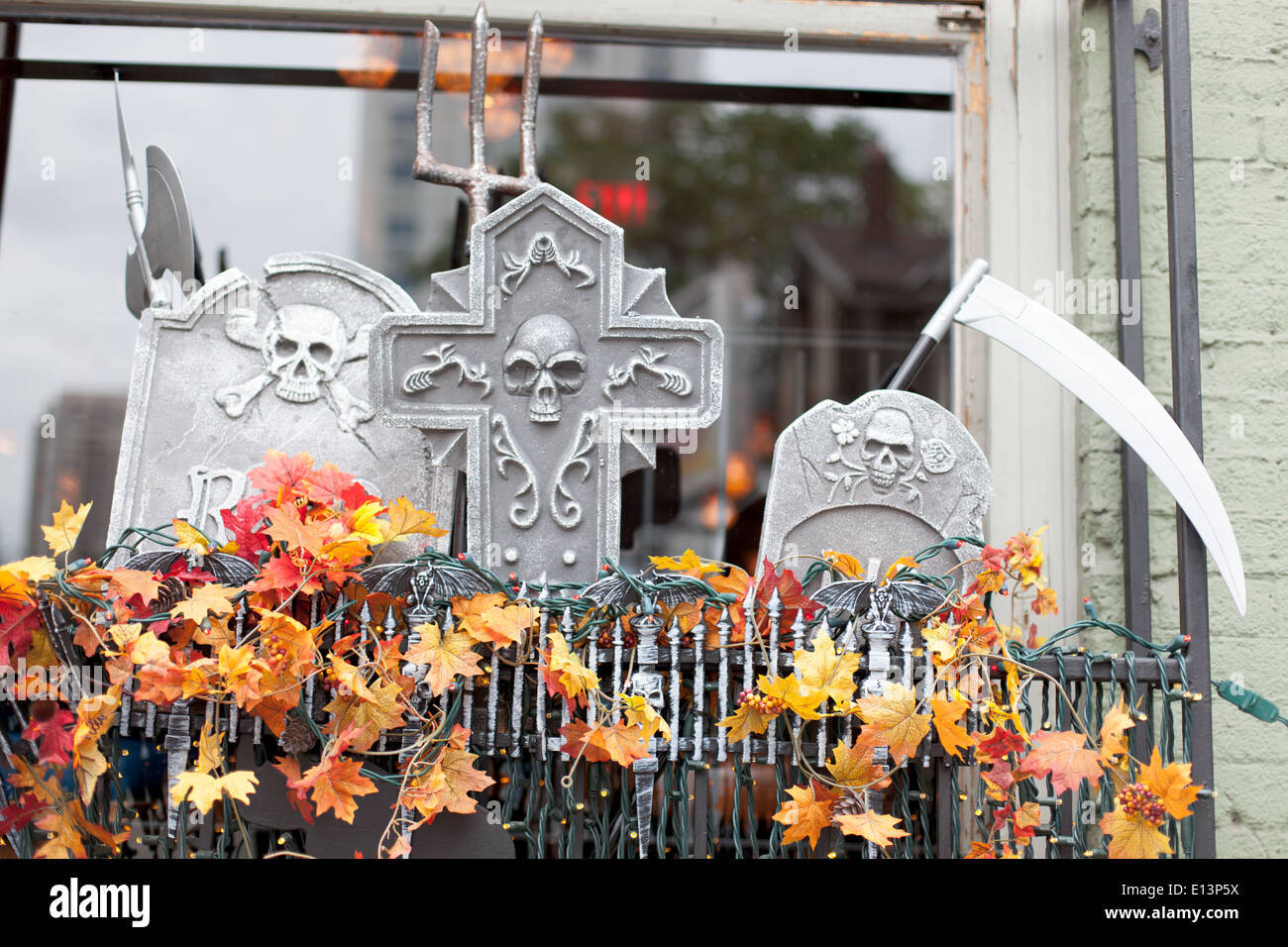Gravestone with skeleton hi-res stock photography and images - Alamy