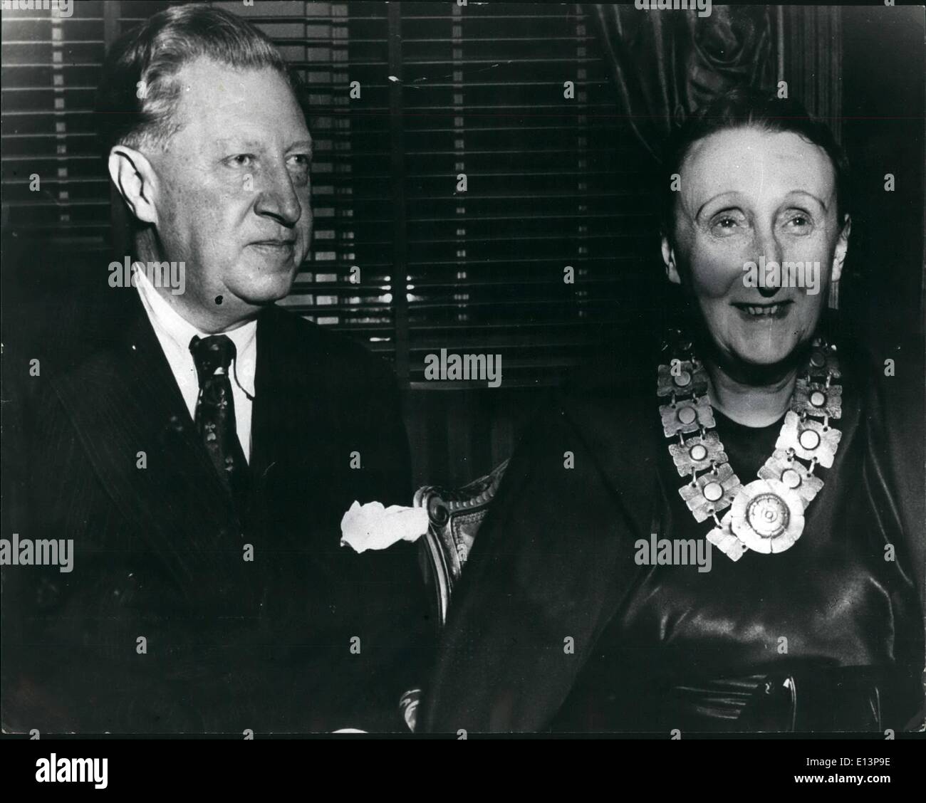 Sir osbert hi-res stock photography and images - Alamy