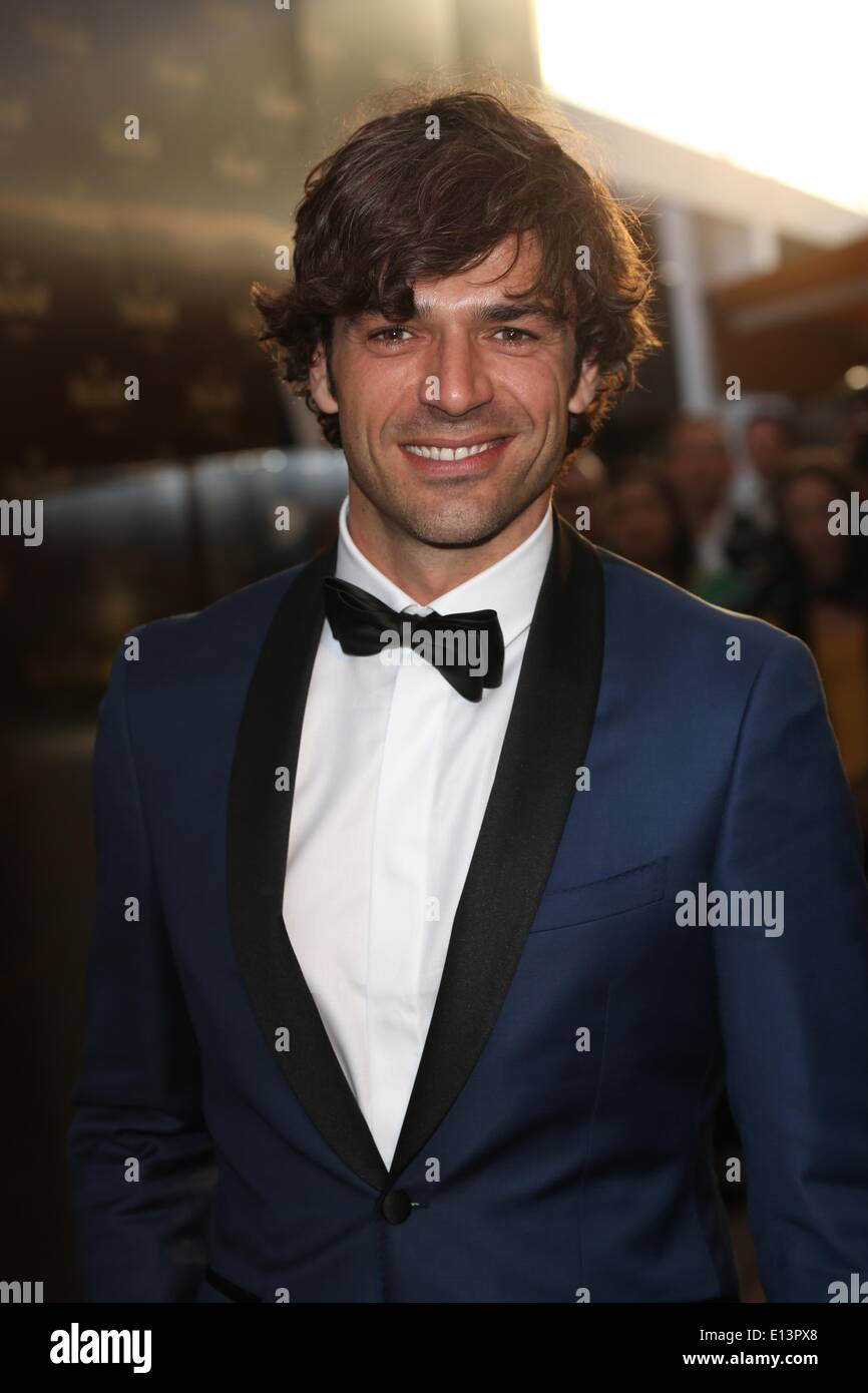 Luca argentero magnum hi-res stock photography and images - Alamy