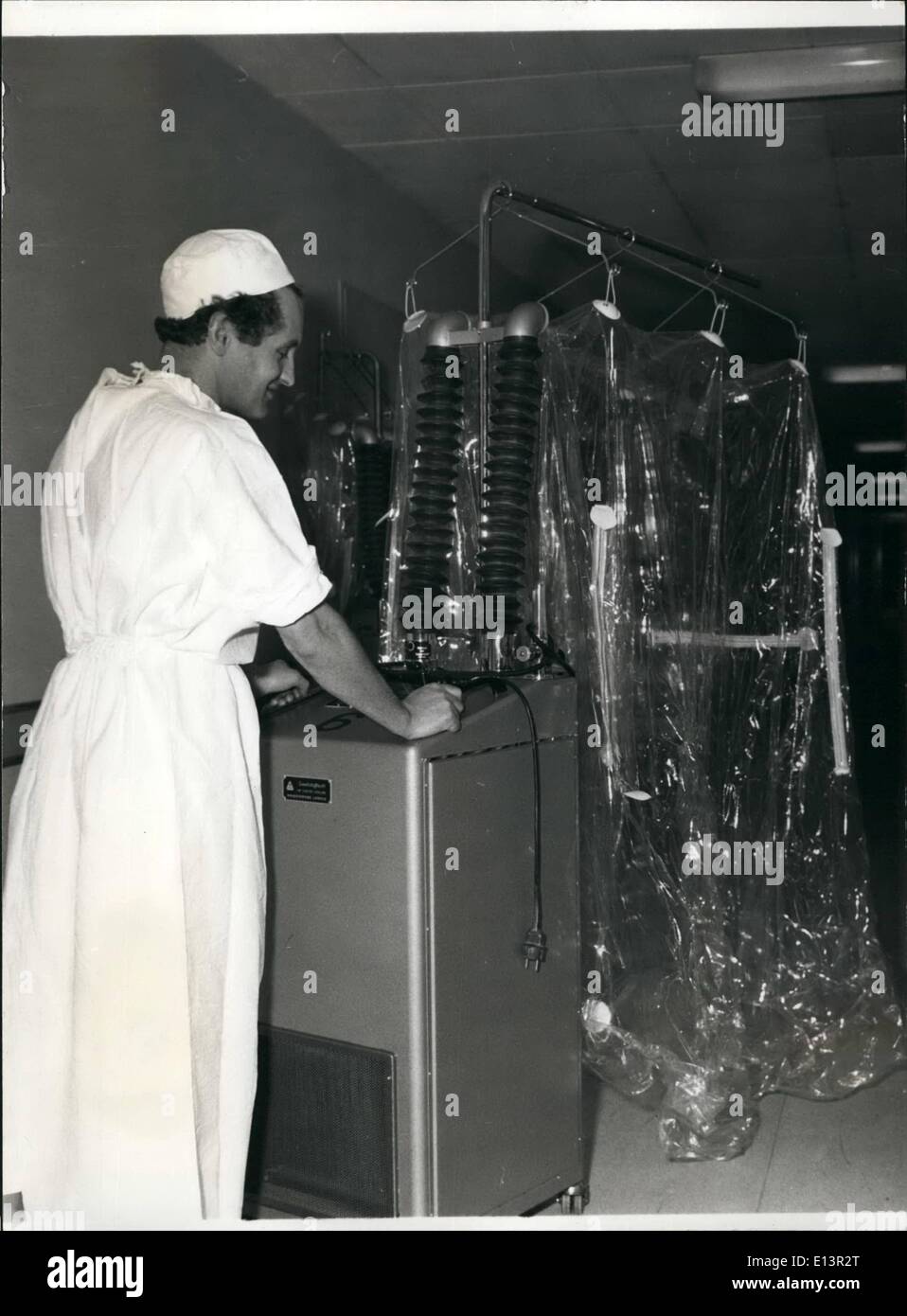 Oxygen tent hi-res stock photography and images - Alamy