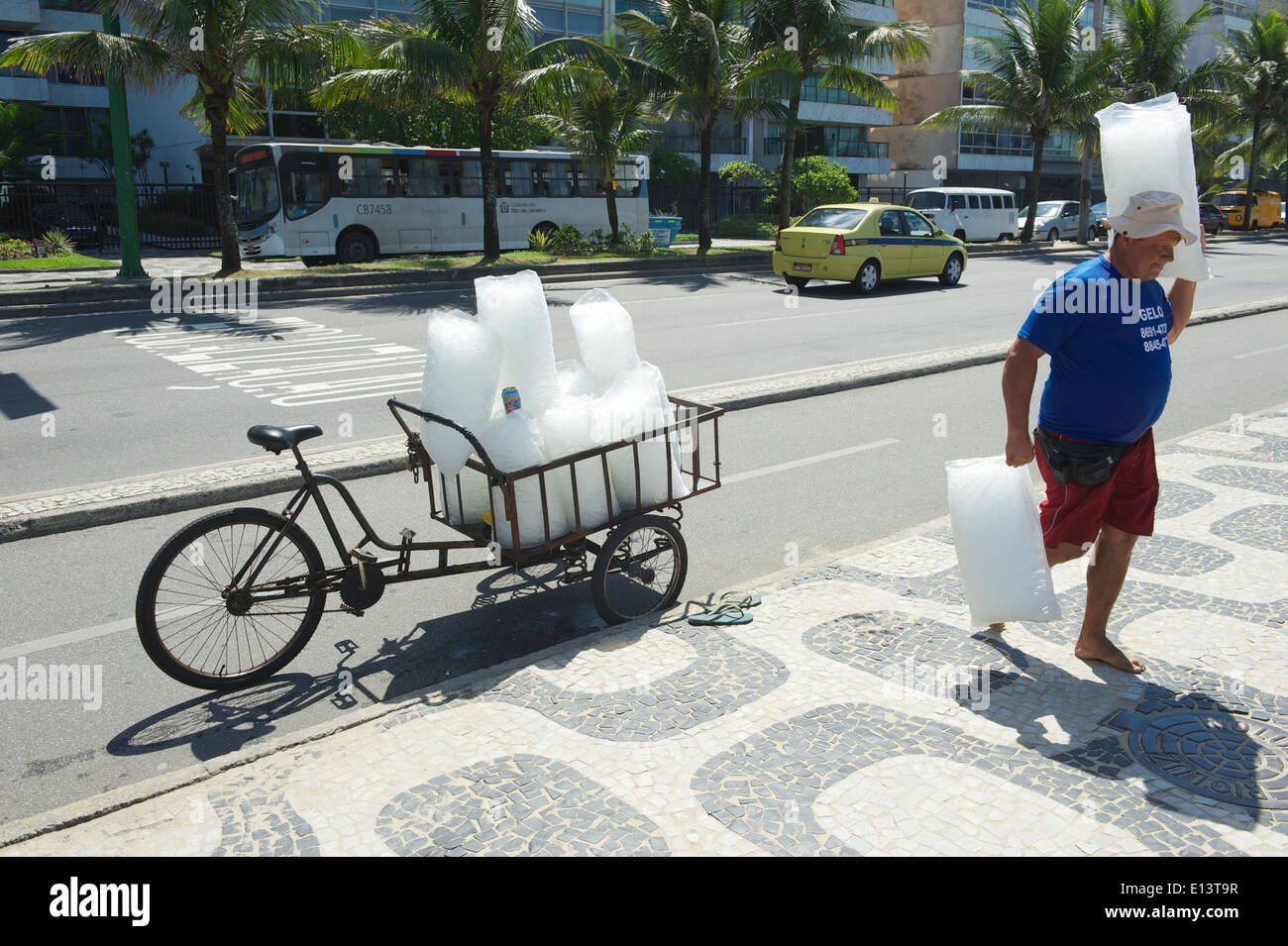 Ice delivery man hi-res stock photography and images - Alamy