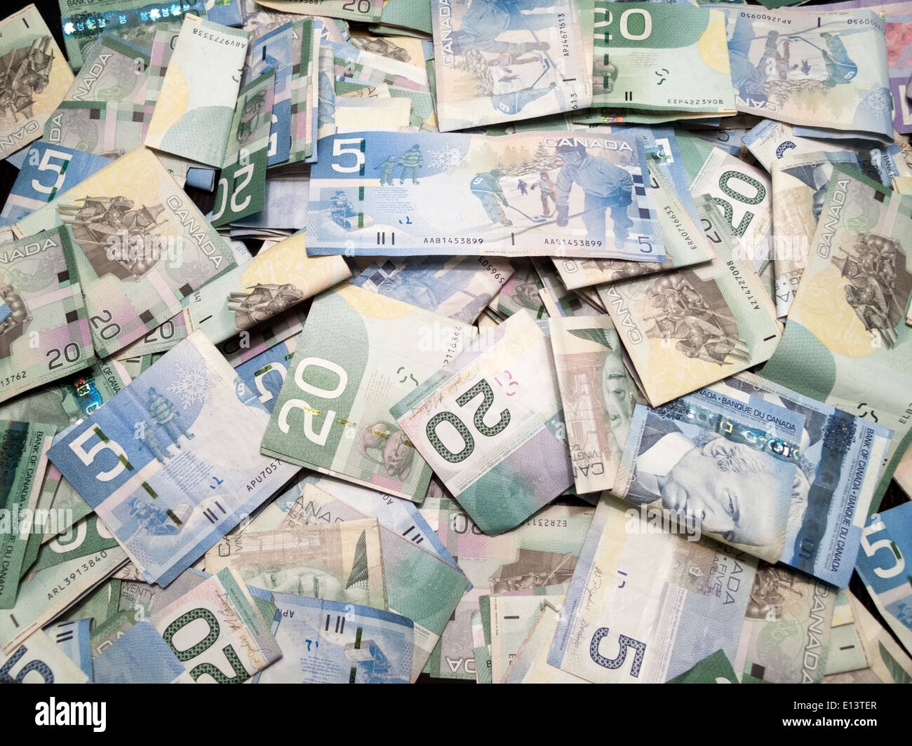 Full frame of Canadian dollar bills Stock Photo - Alamy