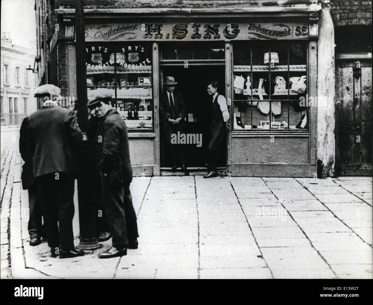 London slum historical hi-res stock photography and images - Alamy