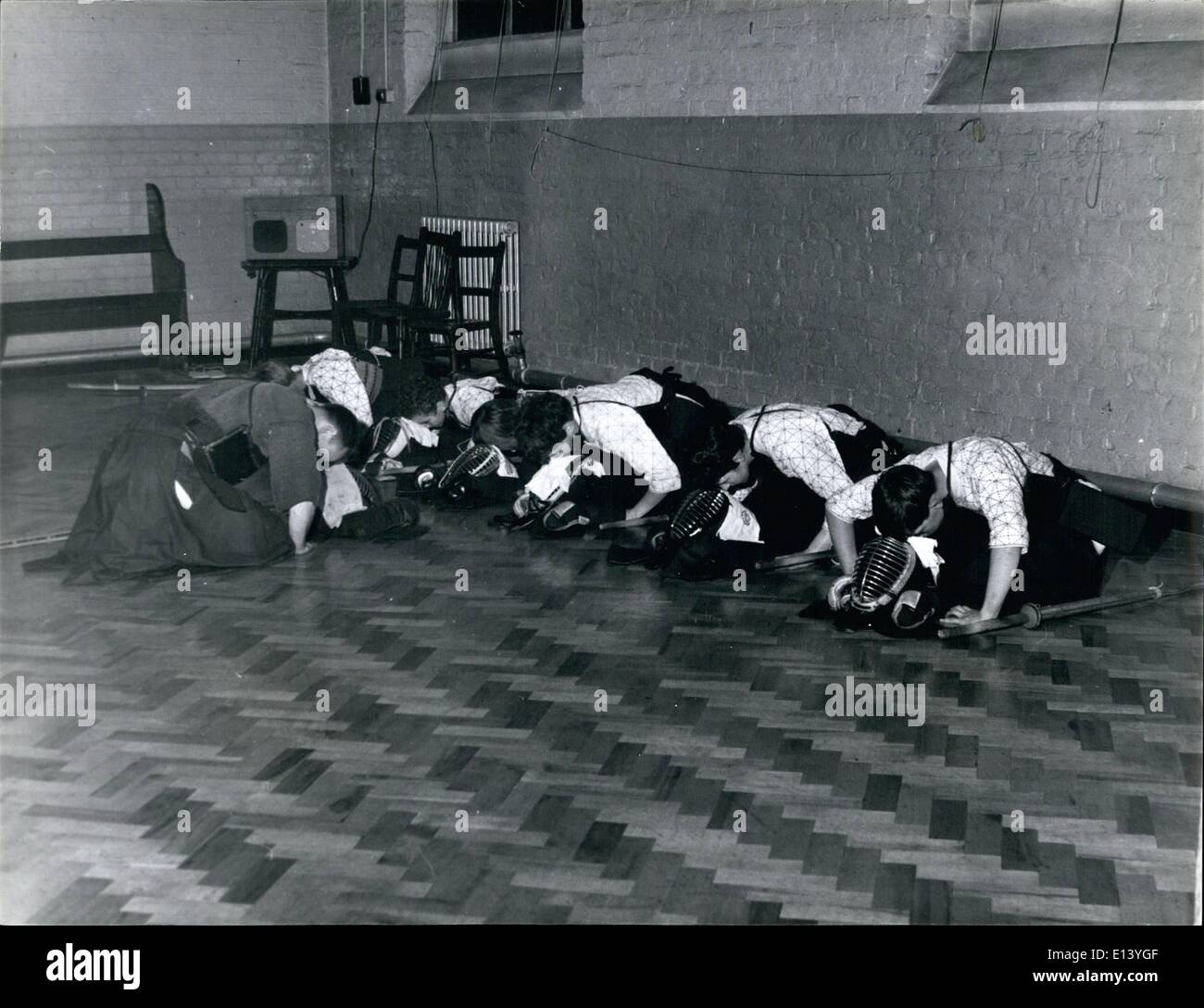 Kowtow hi-res stock photography and images - Alamy