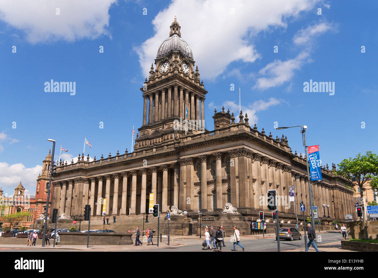 Leeds Town Hall, Yorkshire, England, UK Stock Photo: 69543639 - Alamy