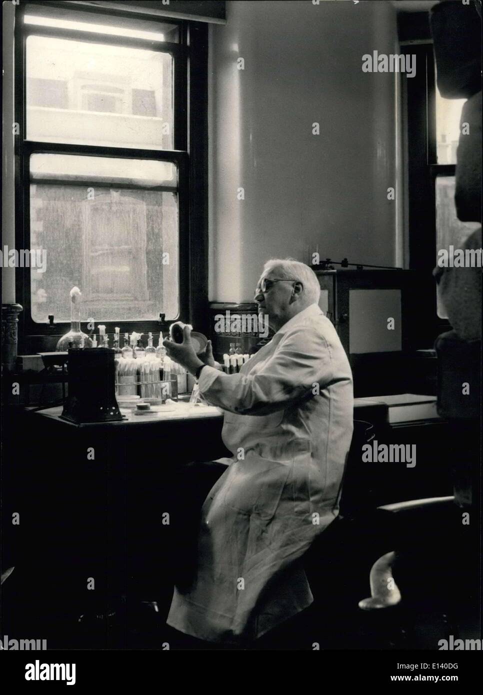 Fleming penicillin hi-res stock photography and images - Alamy