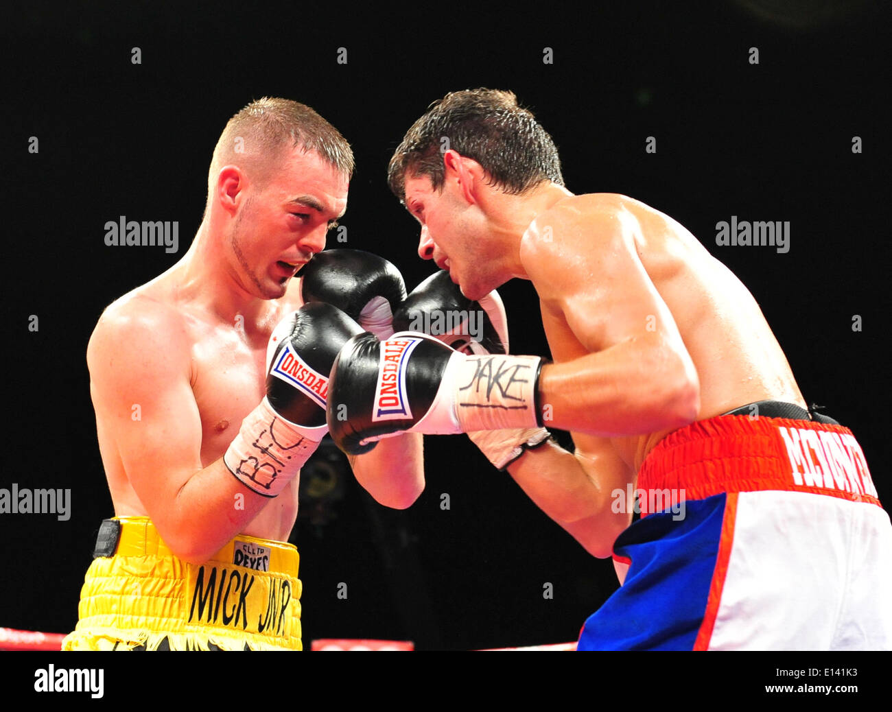 Boxing ring r hi-res stock photography and images - Alamy