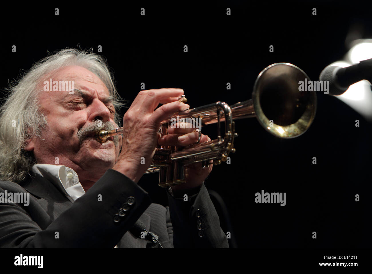 Trumpet player hi-res stock photography and images - Alamy