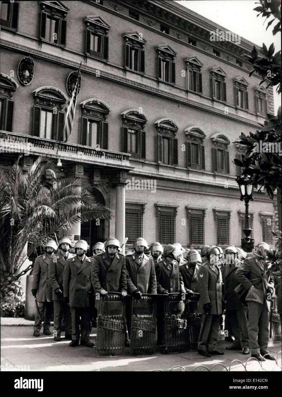 Apr. 04, 2012 - The American Embassy in Rome protected by the Police ...