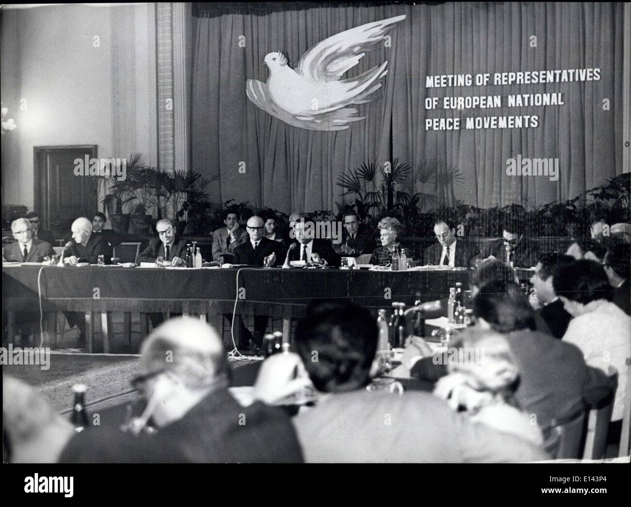 Peace movement hi-res stock photography and images - Alamy