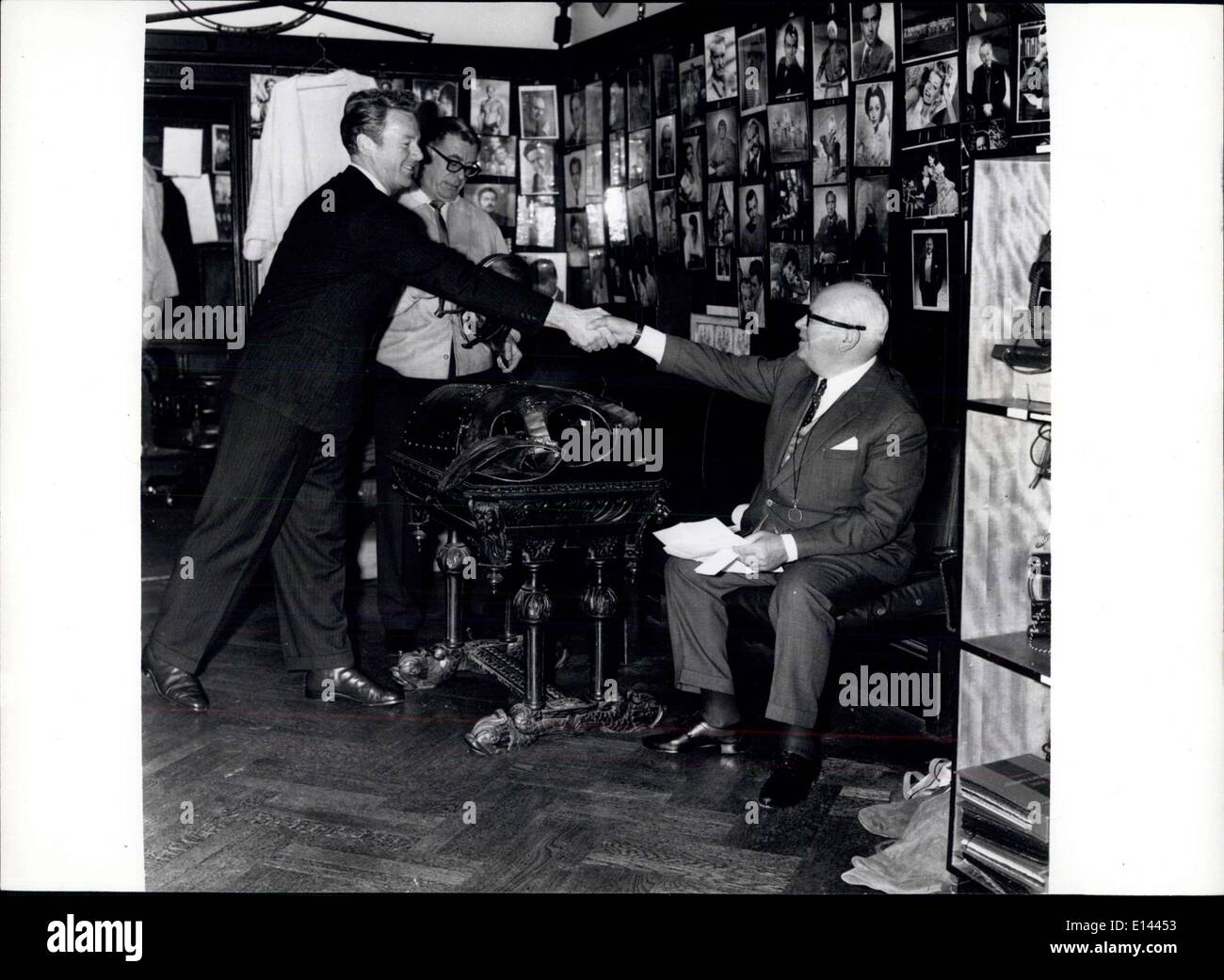 Van johnson hi-res stock photography and images - Alamy