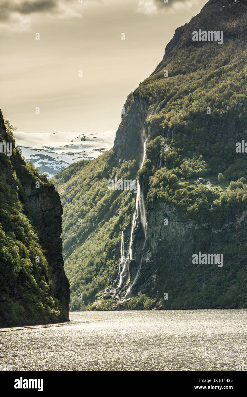 Geiranger vertical hi-res stock photography and images - Alamy