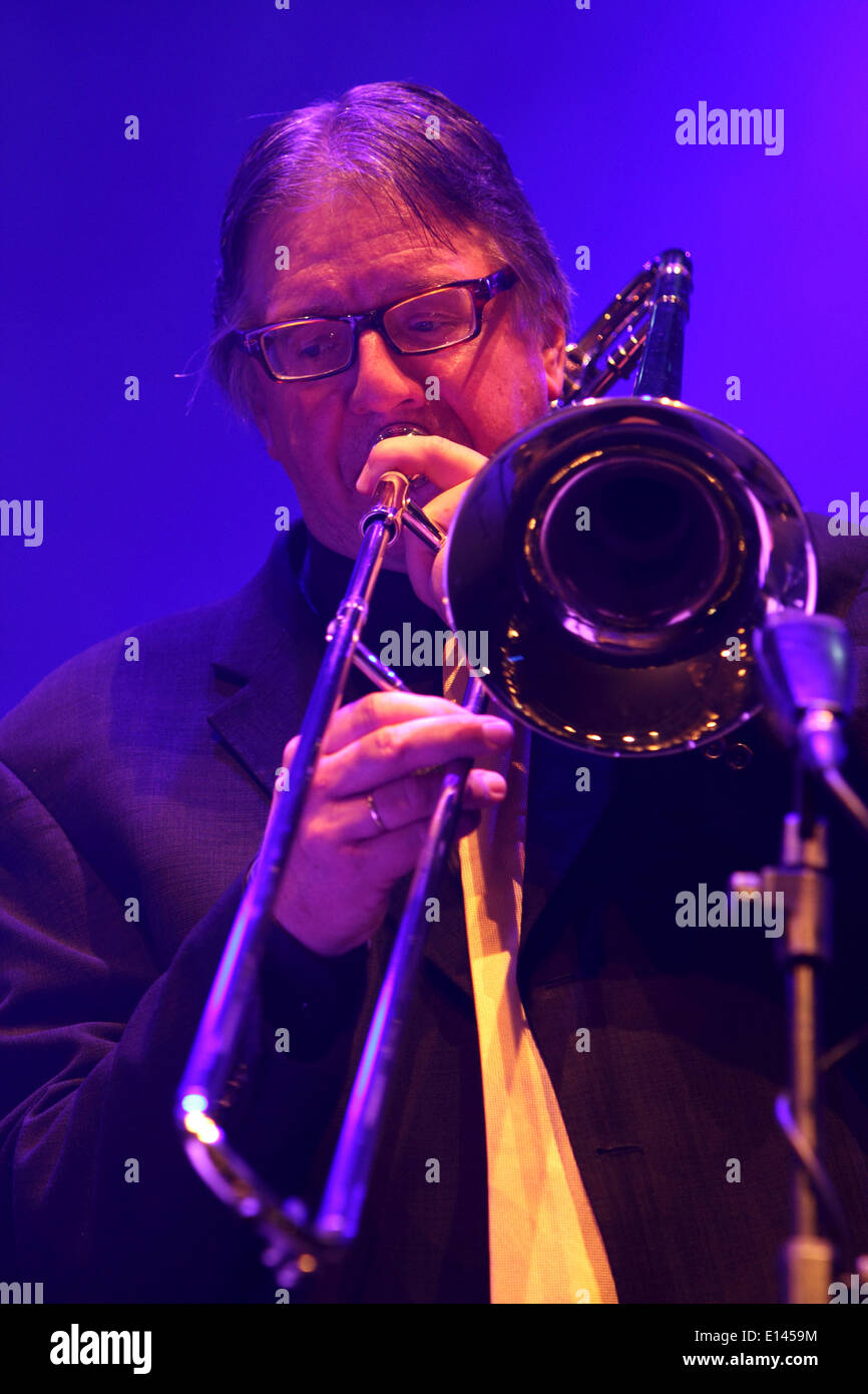 American jazz trombonist hi-res stock photography and images - Alamy
