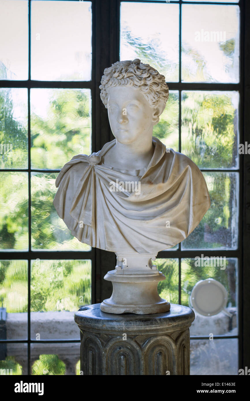 Commodus marble bust hi-res stock photography and images - Alamy