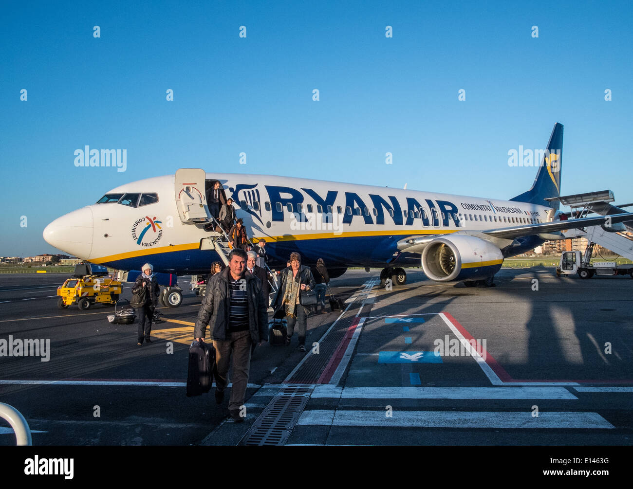 Ryanair symbol hi-res stock photography and images - Alamy