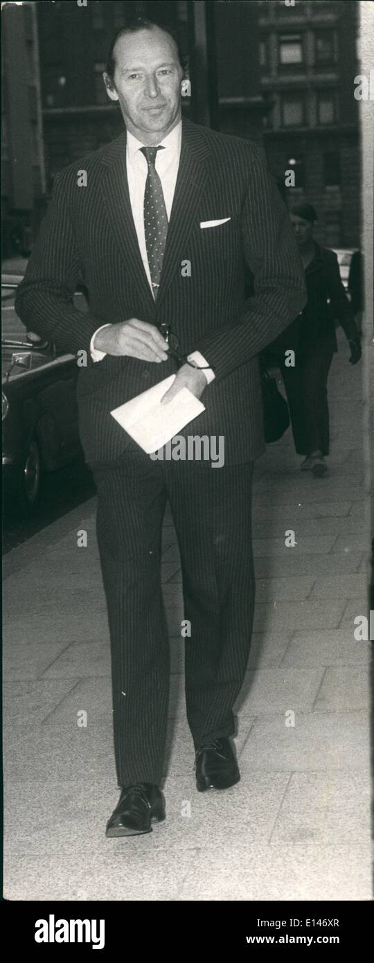 Photo shows lord harlech arriving hi-res stock photography and images ...