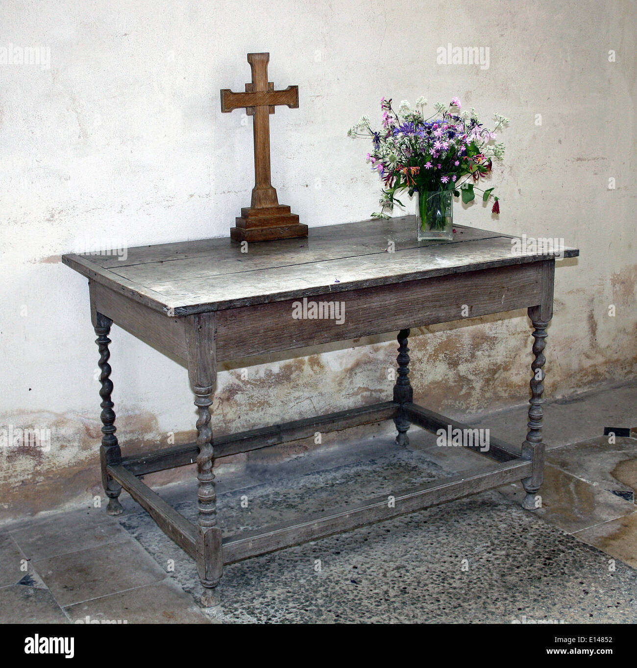 Alter cross hi-res stock photography and images - Alamy