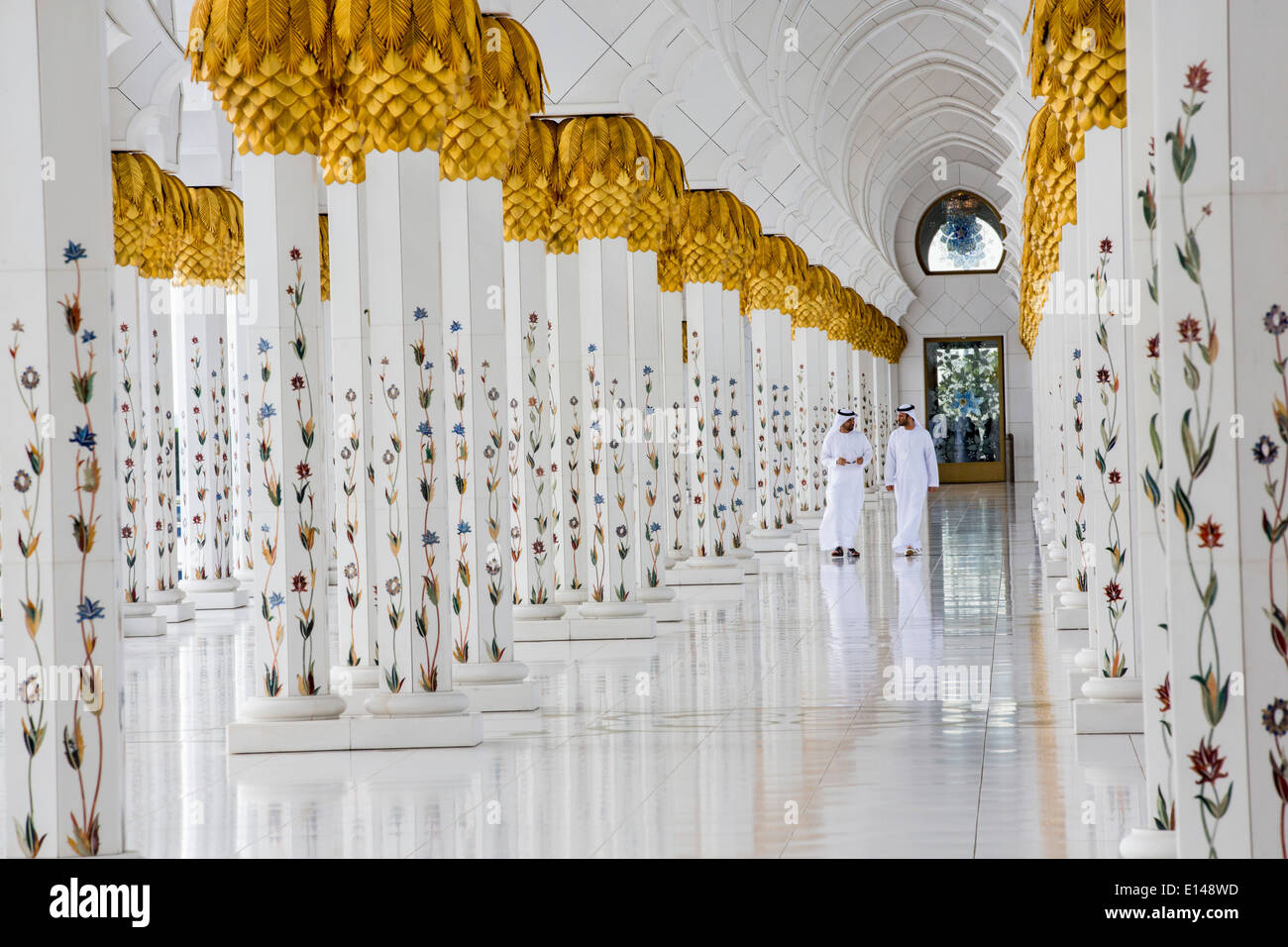 United Arab Emirates, Abu Dhabi, Sheikh Zayed Grand Mosque. Men Stock ...