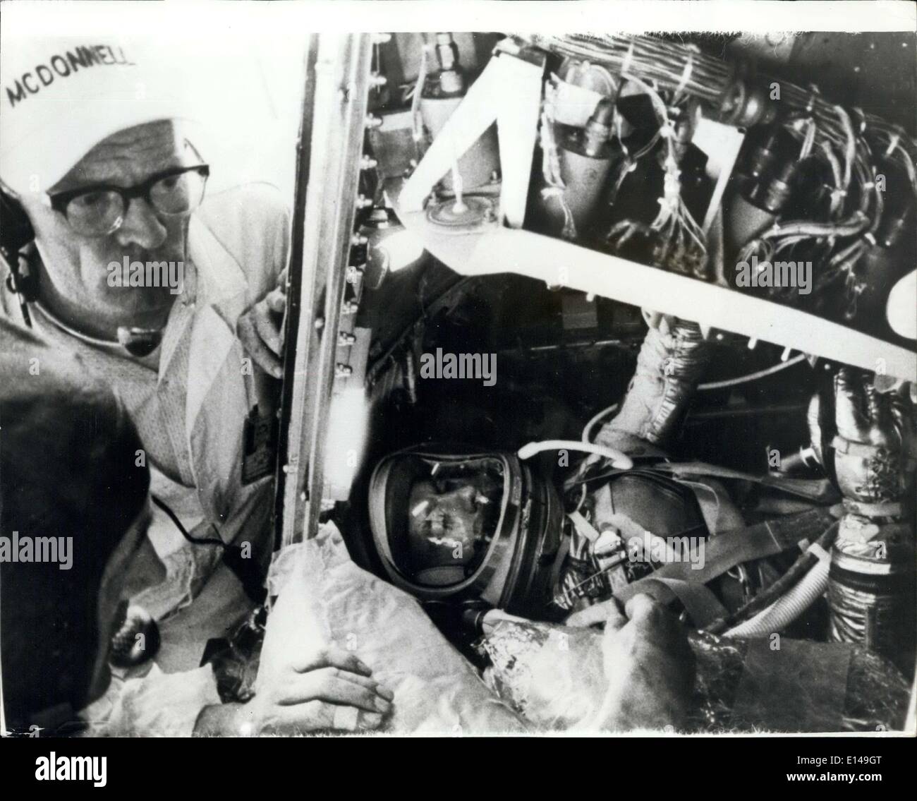Alan shepard in capsule hi-res stock photography and images - Alamy