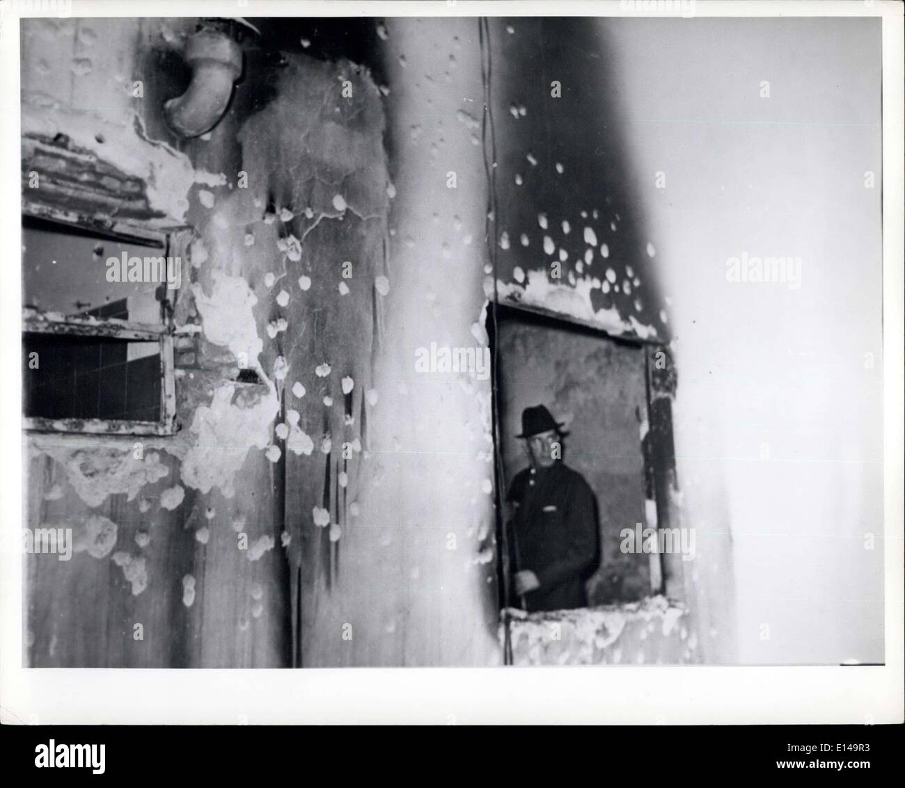 Police scene gun hi-res stock photography and images - Alamy