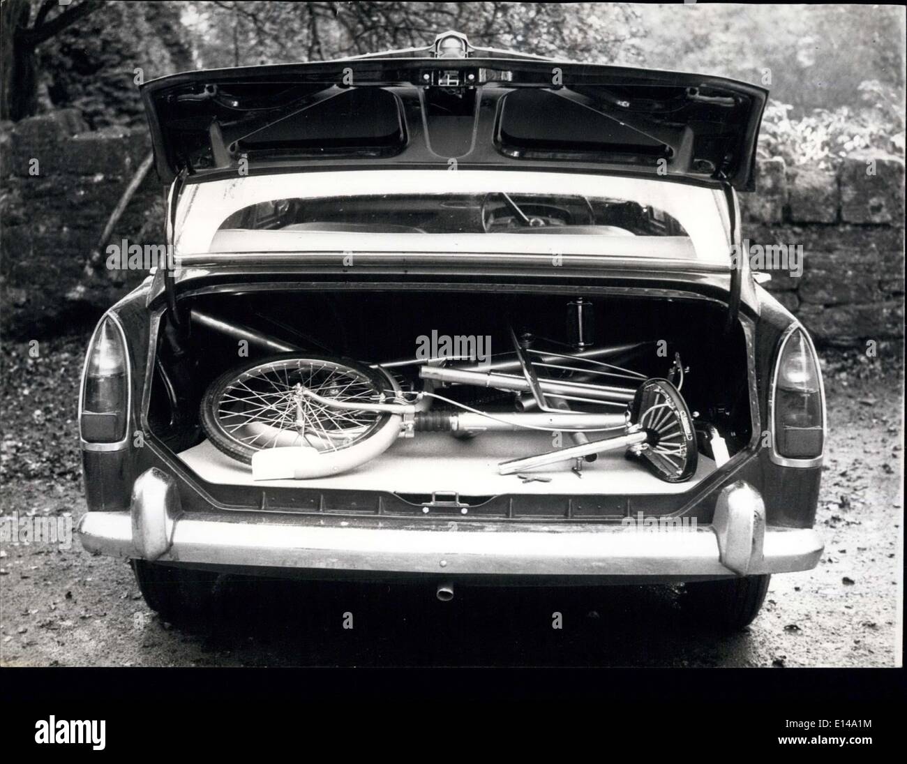 Apr. 17, 2012 - In the boot of a car: the mini bike collapses for easy ...