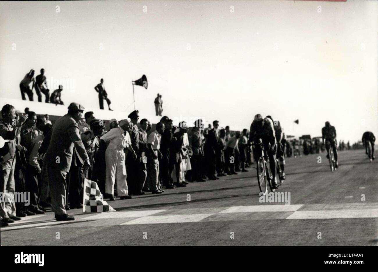 Cycle finish hi-res stock photography and images - Alamy