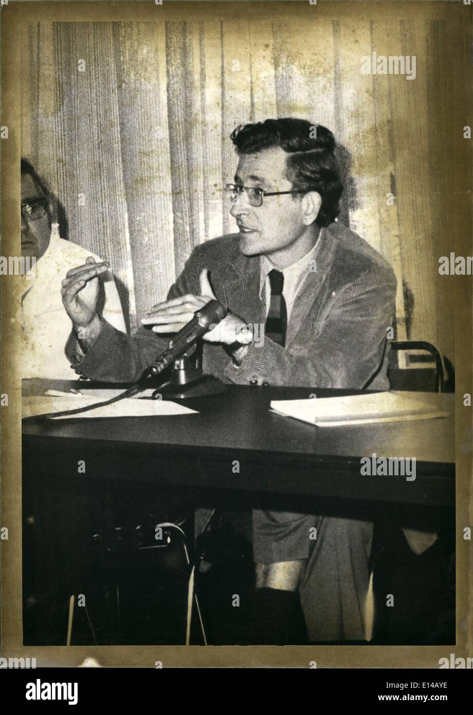 Noam chomsky hi-res stock photography and images - Alamy