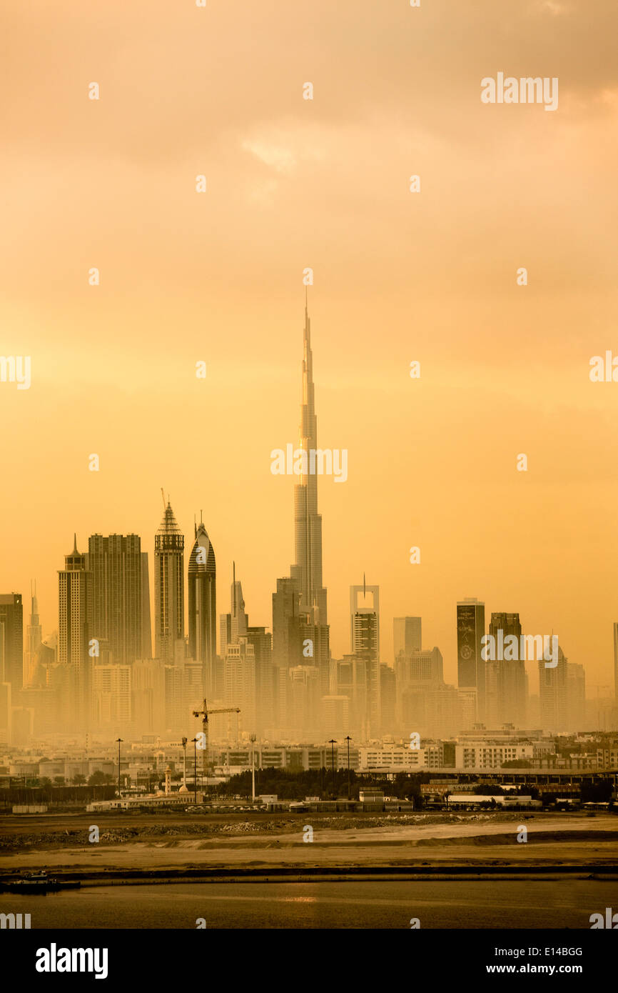 Dubai building hi-res stock photography and images - Alamy