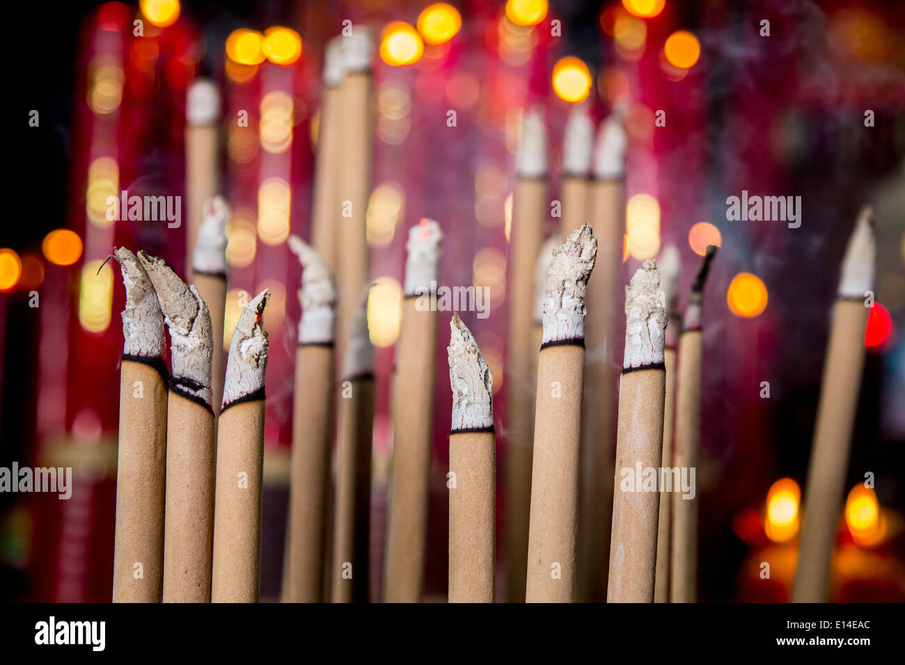 Incense buddhist temple hi-res stock photography and images - Alamy