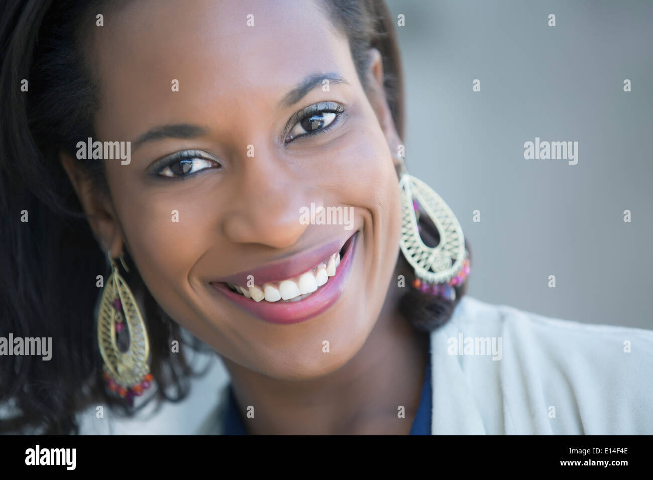 Black woman smiling Stock Photo - Alamy