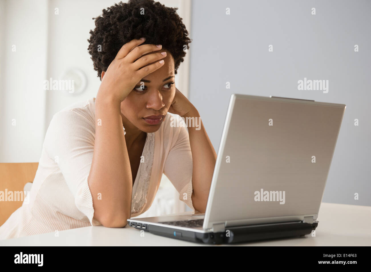 Stress laptop black woman hi-res stock photography and images - Alamy