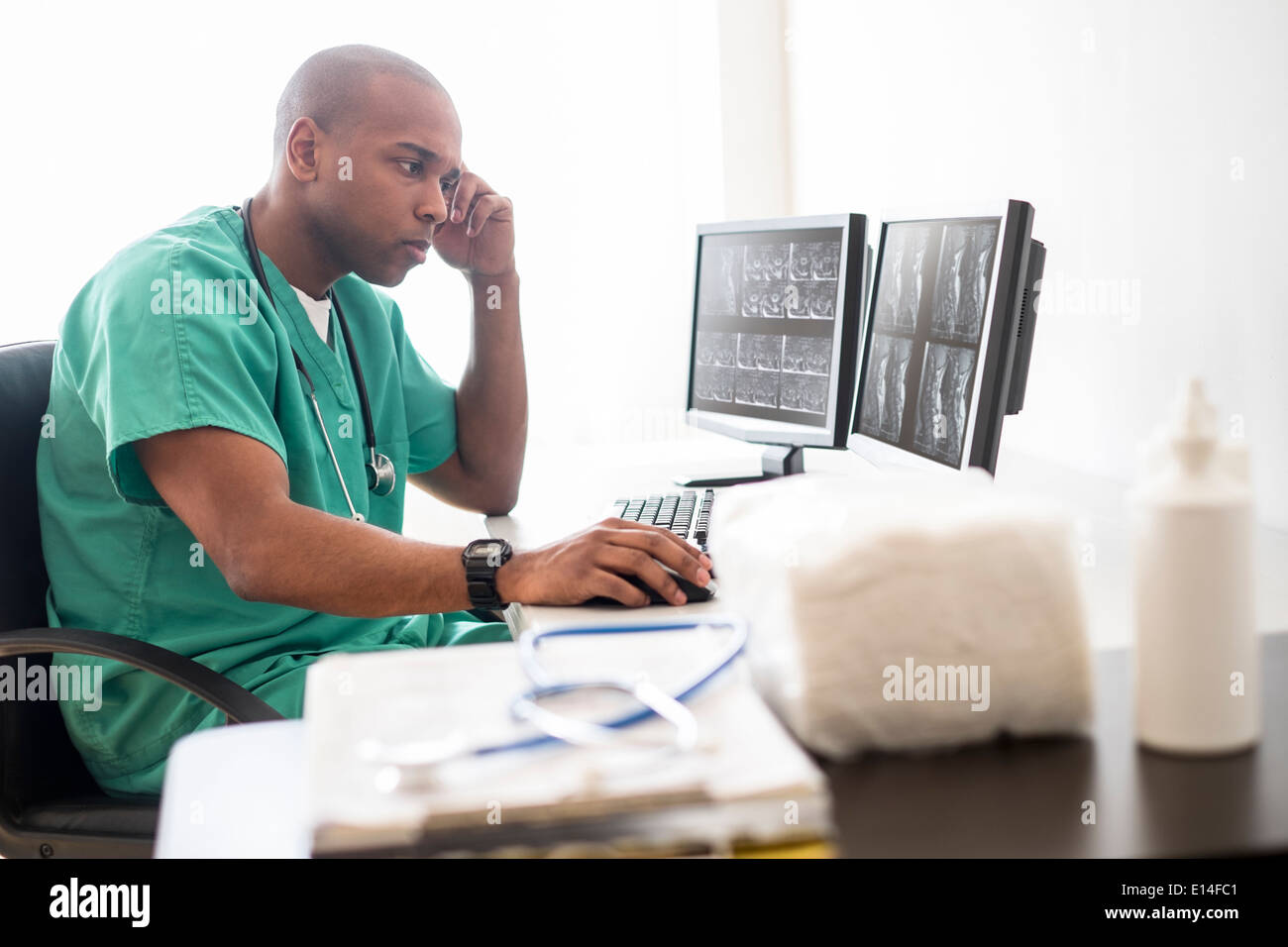 Doctor office x ray hi-res stock photography and images - Alamy