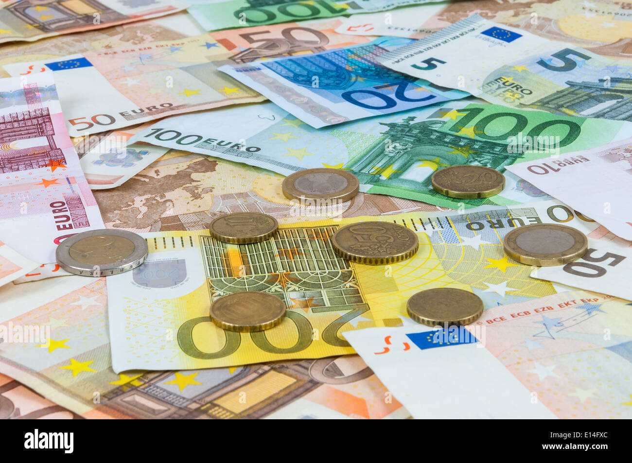 Euro paper pay paying coins hi-res stock photography and images - Alamy