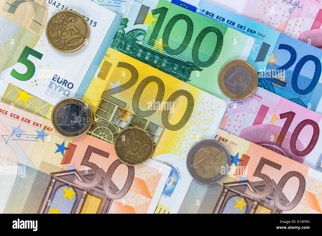 Euro paper pay paying coins hi-res stock photography and images - Alamy