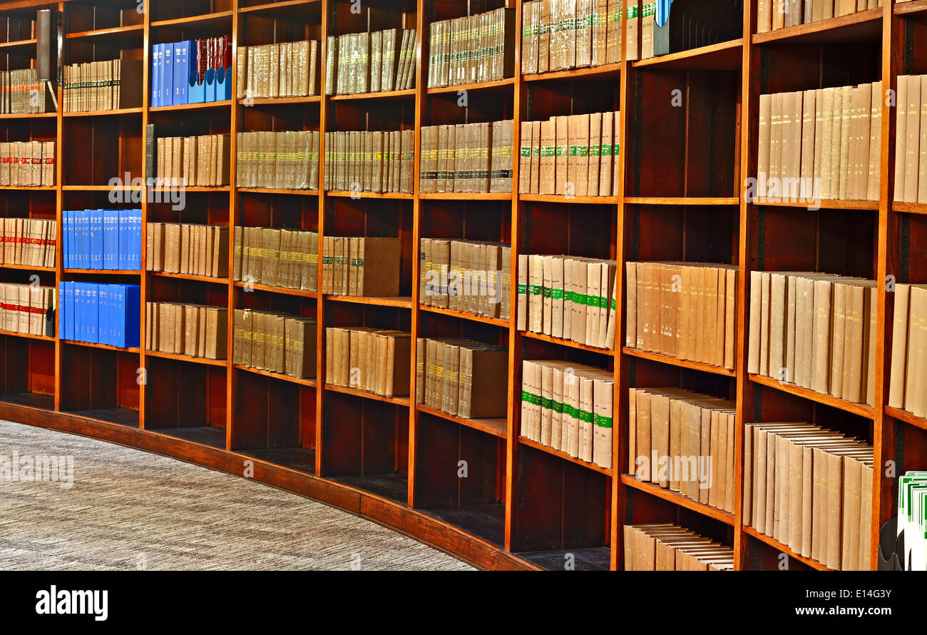 Old library aisle hi-res stock photography and images - Alamy