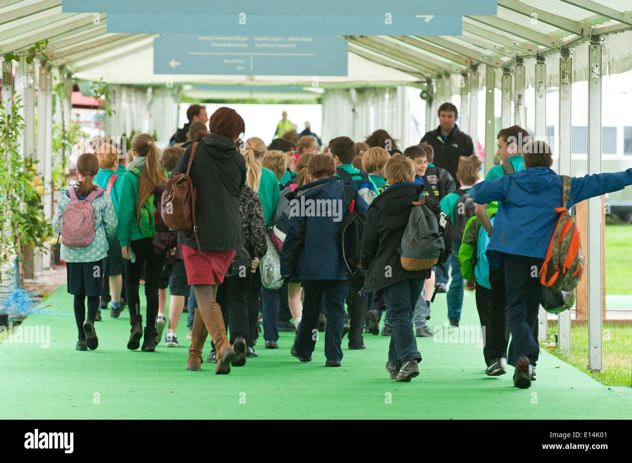 Child first day school uk hi-res stock photography and images - Alamy