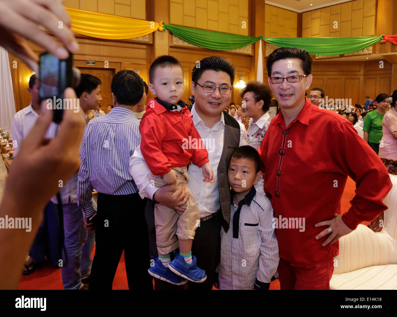 (140522) --YANGON, May 22, 2014 (Xinhua) -- Chinese actor Liu Xiao Ling ...