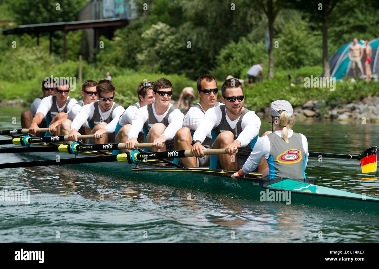 Dortmund, Germany. 22nd May, 2014. German rowers Felix Wimberger (front ...