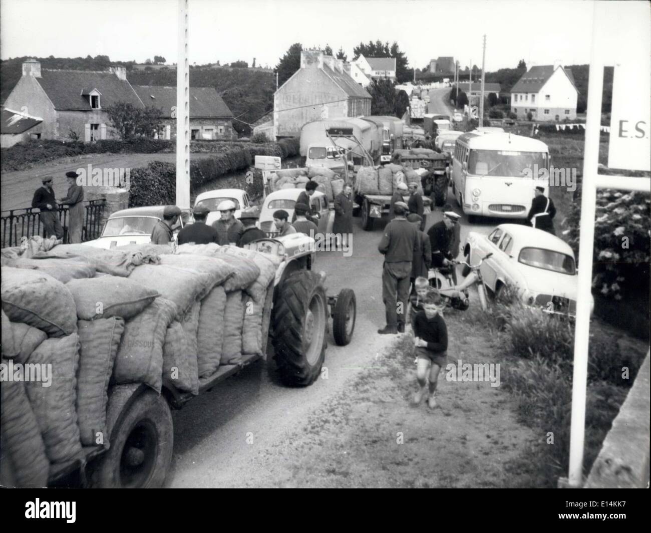 Potato war hi-res stock photography and images - Alamy