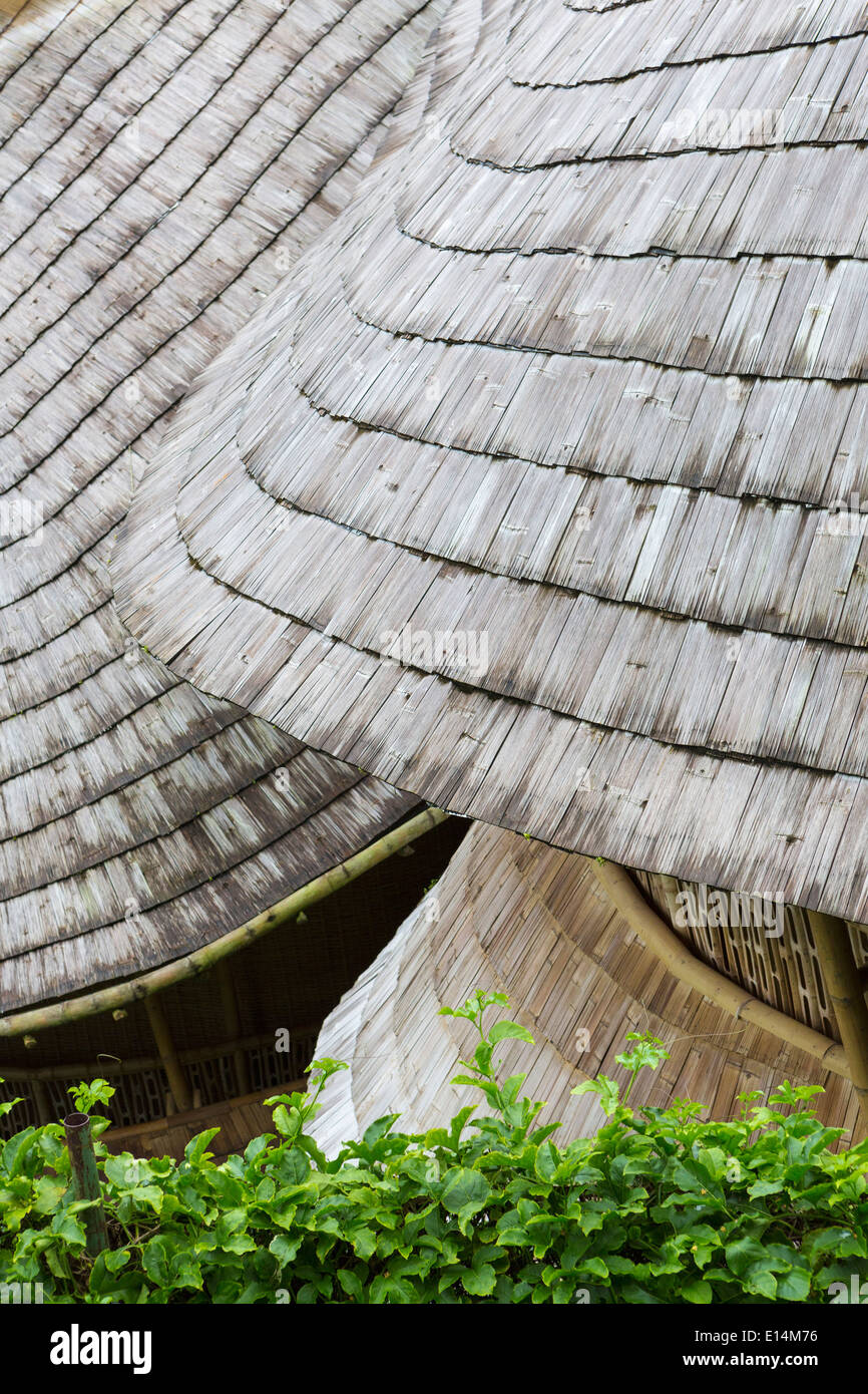 Round thatched roof building hi-res stock photography and images - Alamy