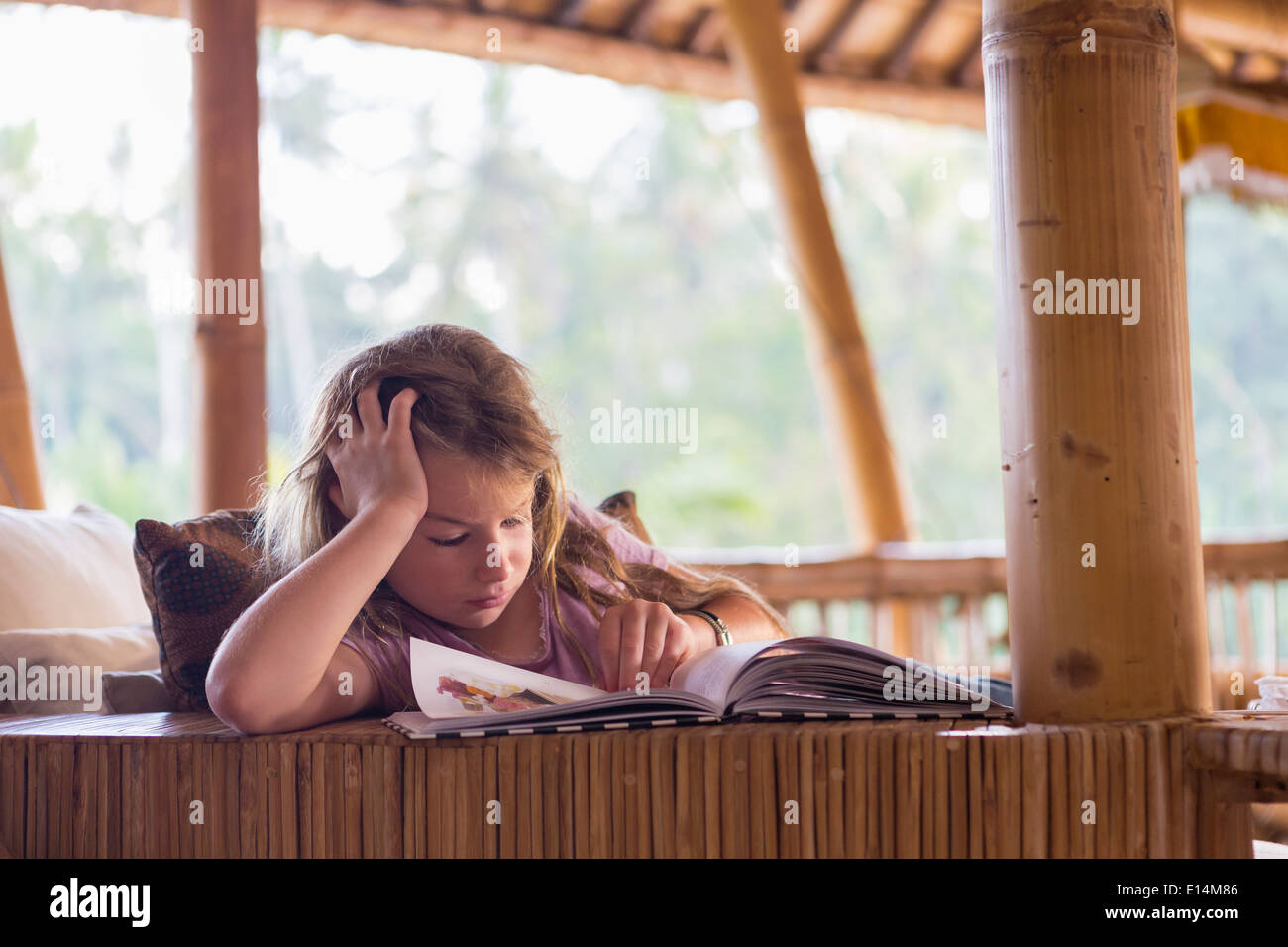 Person reading book hands hi-res stock photography and images - Alamy