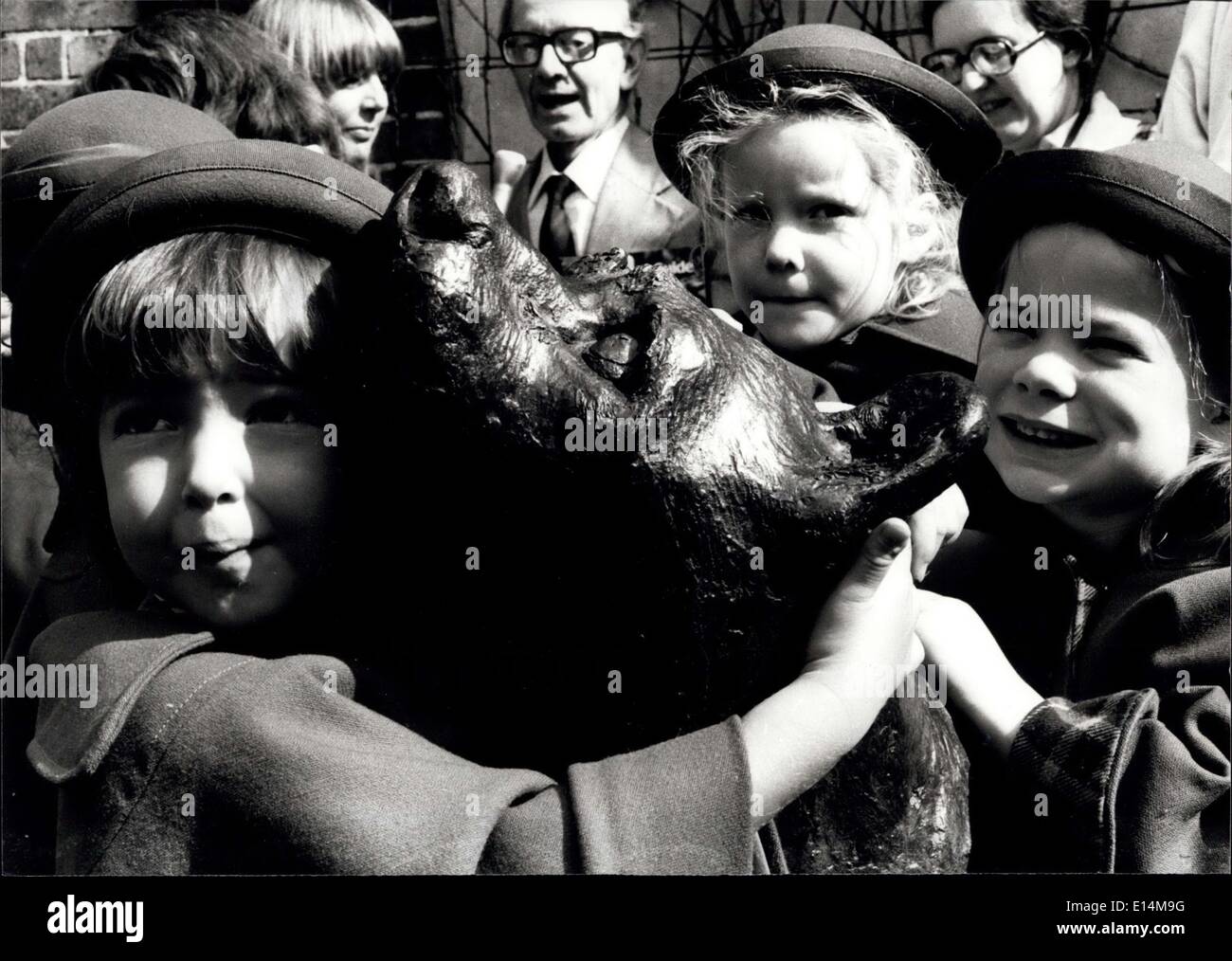 Winnie bear london zoo hi-res stock photography and images - Alamy